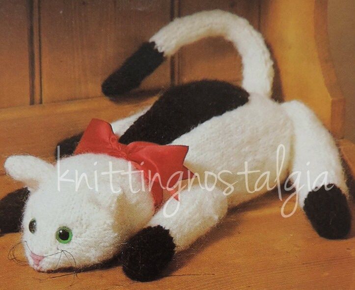 Craft Adorable Paws: Unique Knitted Kitten Pattern Guide